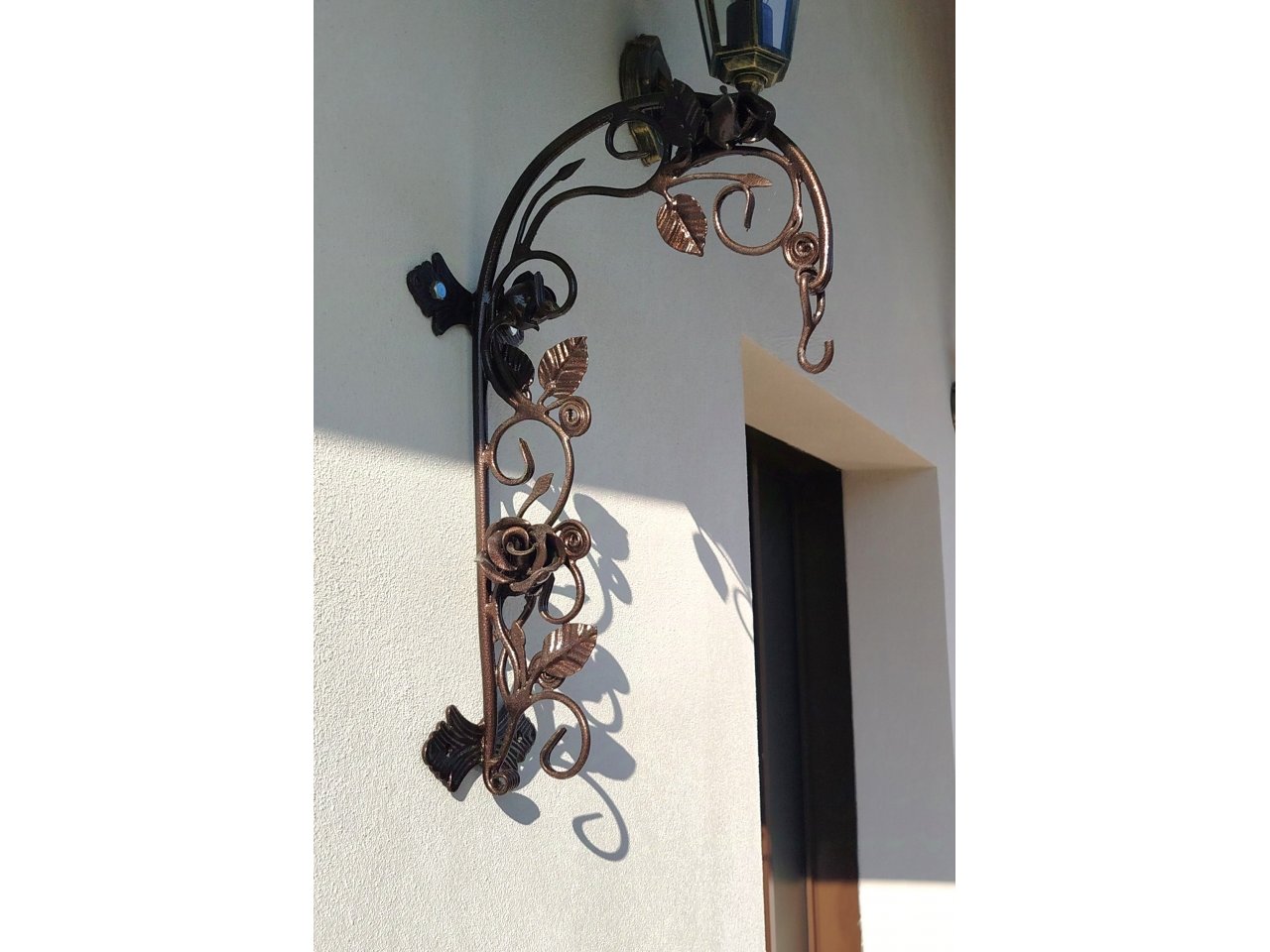 Kuty Kwietnik Wiszący z Różami KK02