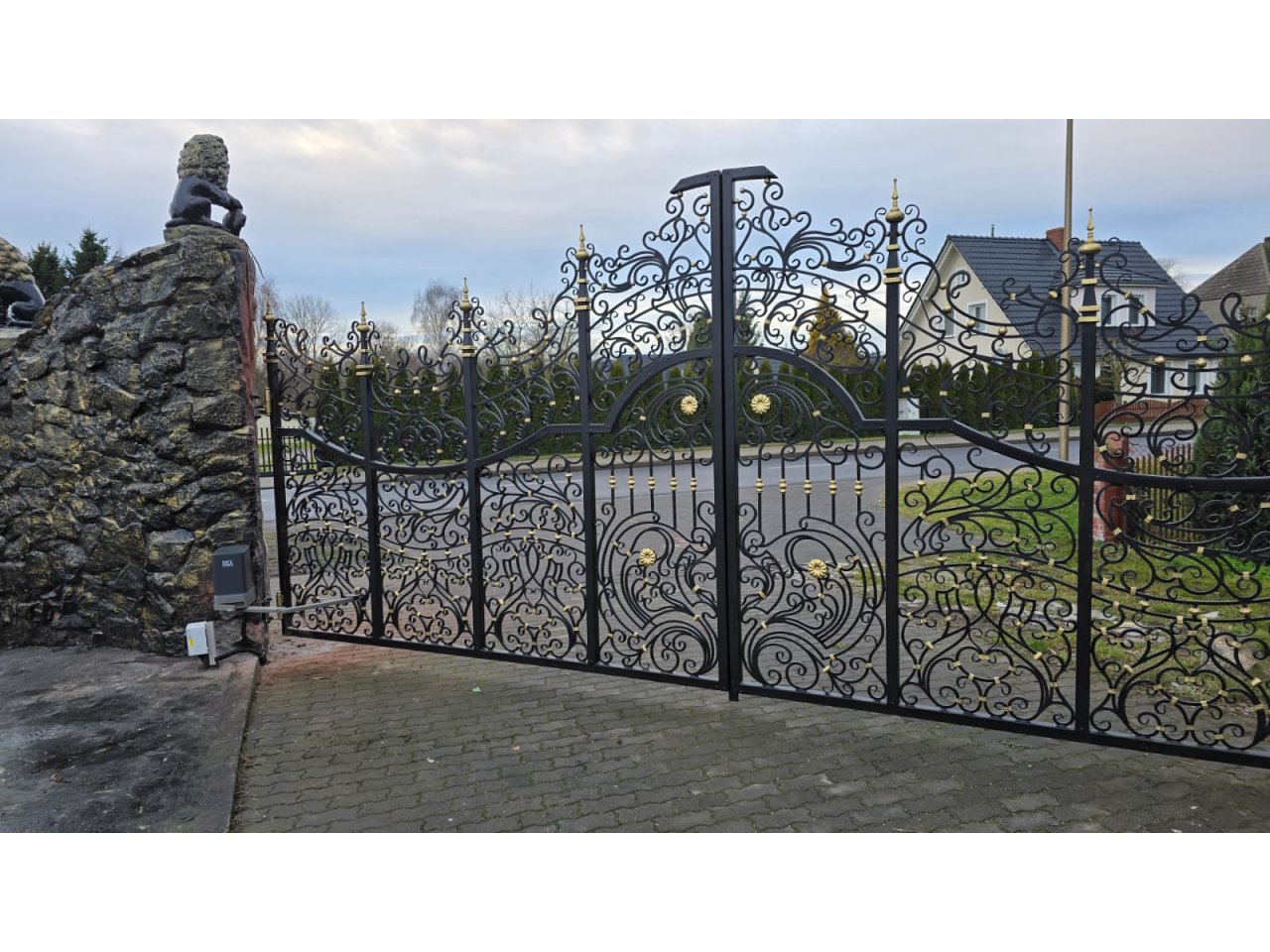 Brama kuta uchylna w stylu wiktoriańskim model i03